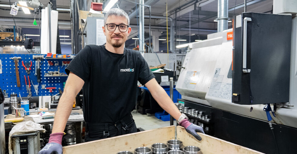 Klaidas fick fast jobb som CNC-operatör genom Monticos bemanning - Montico